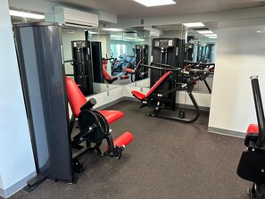 Apartamento em Condomínio Fechado, 1 cama king-size e sofá-cama (Long Beach Resort 4-605) | Sala de fitness