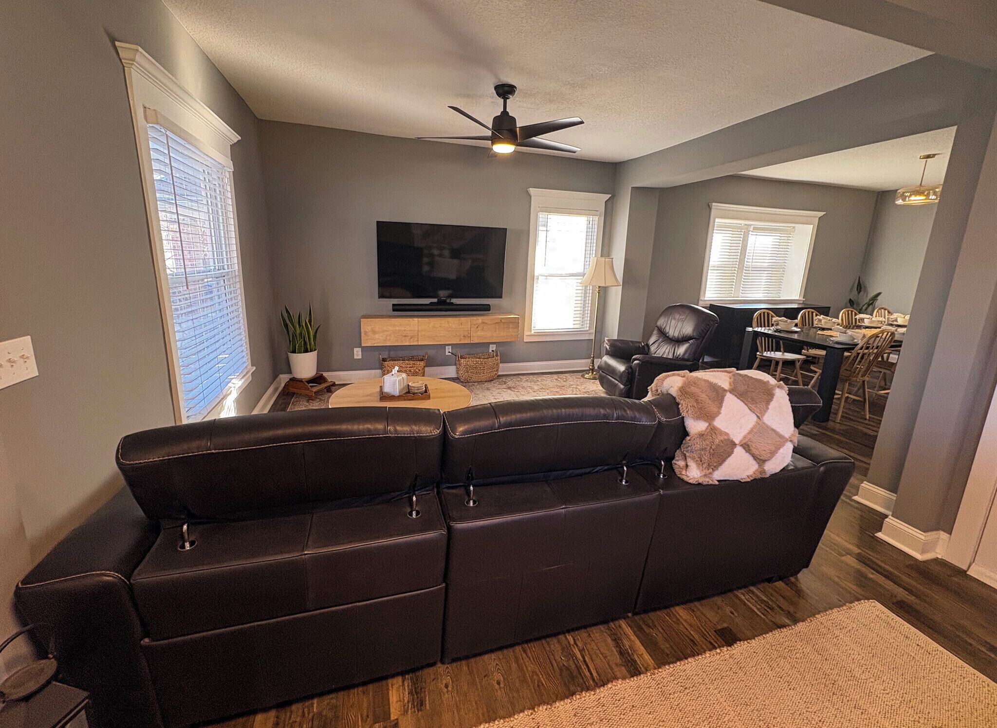 The Plaza Fireside House 3br/3fbr With Big Private Yard - Kansas City, MO