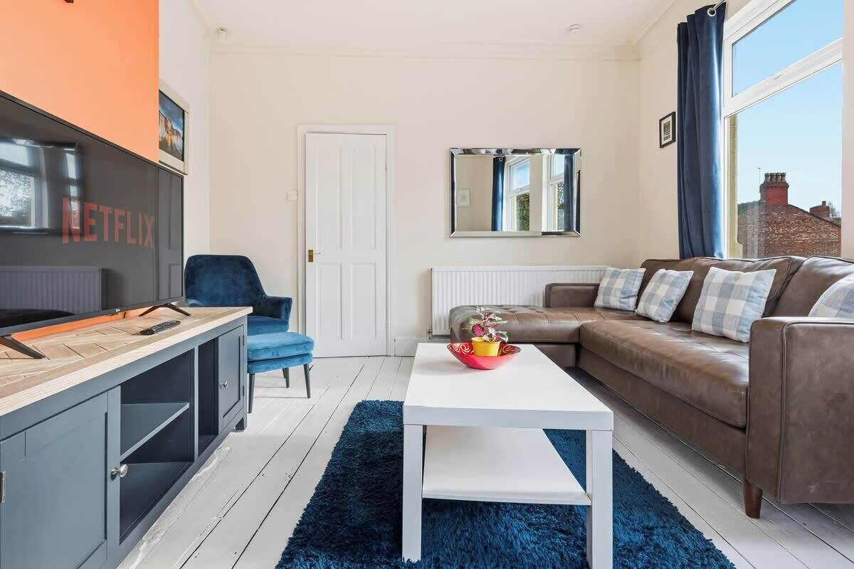 Chorlton Flat· 3 Bed · 6 Beds · All Stays · - Altrincham