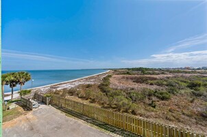Apartamento em Condomínio Fechado, várias camas (Navy Cove Harbor 1209) | Praia