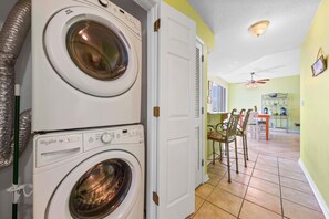 Condo, várias camas (Navy Cove Harbor 1209) | Parte interna
