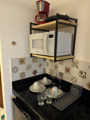 Quarto Twin Comfort, lanai (alpendre havaiano), vista para o jardim | Cozinha privada