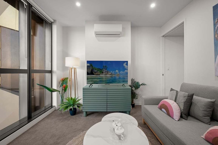 Cosy Cbd Park Views Retreat! 1 Bedroom | 1 Bathroom | Free Parking - Melbourne