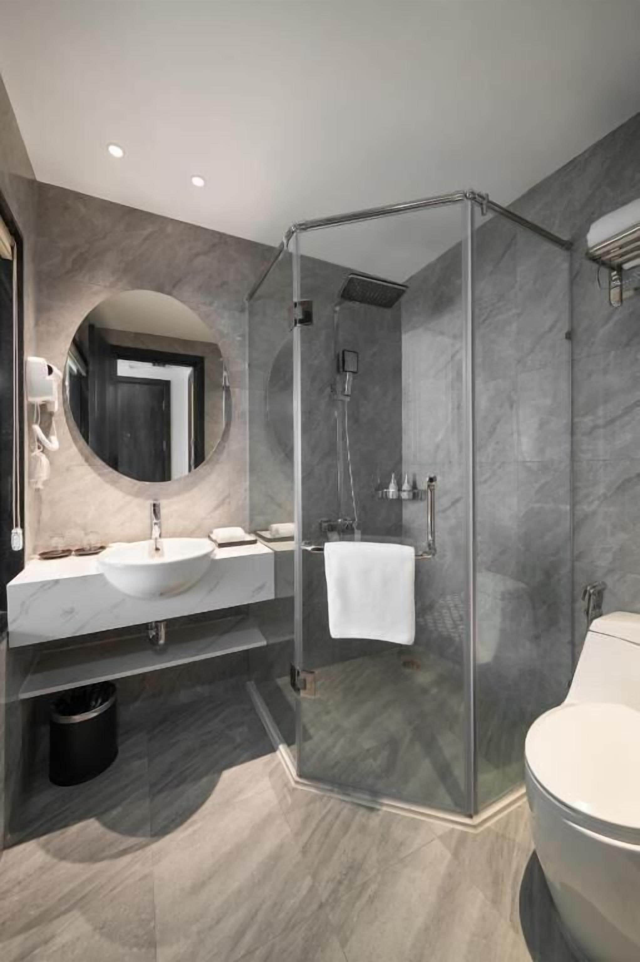 Quarto Duplo Superior | Casa de banho | Artigos de higiene pessoal grátis, um secador de cabelo 