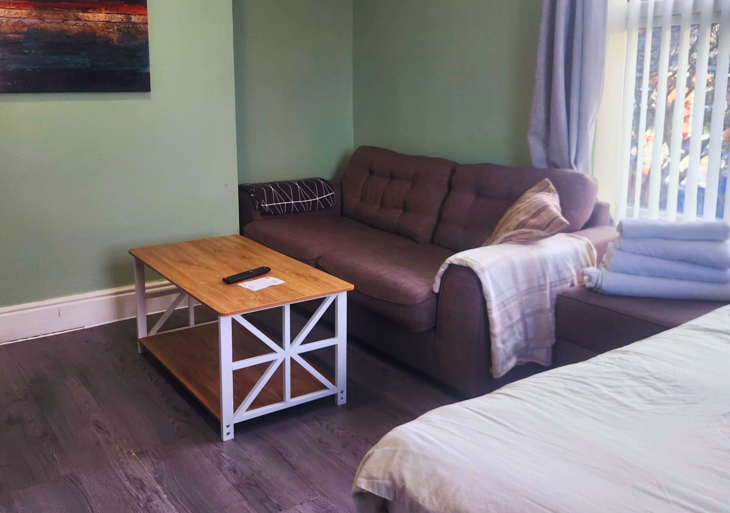 Quarto Familiar, casa de banho privativa, vista para o jardim | Sala de estar