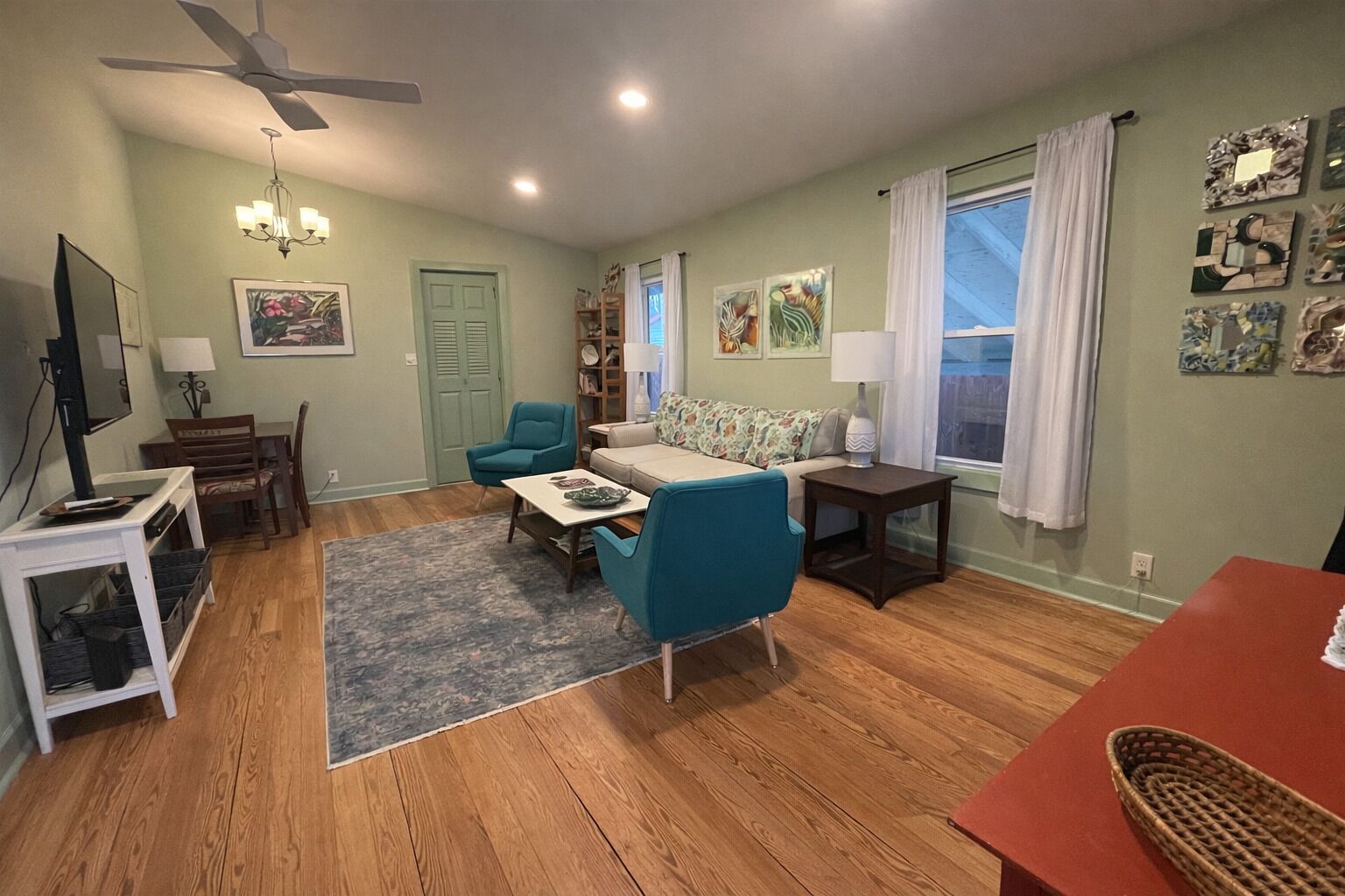 Dixie Street Artist Retreat | 2 Br, 1 Bath Apt Near B-line & Downtown - Bloomington, IN