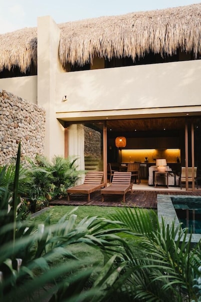 Naio Hotel
