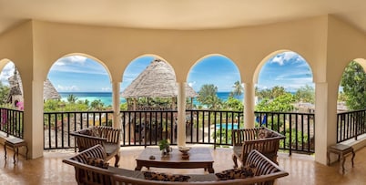  Sand Bank View Hotel 