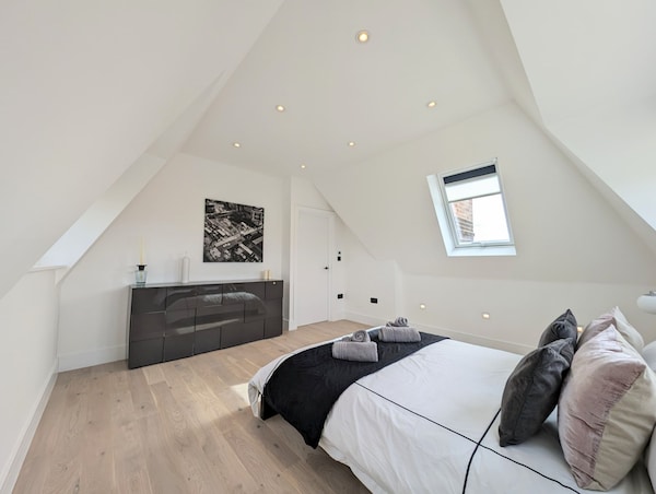 Modern Apartment In Moss Hall Court - London