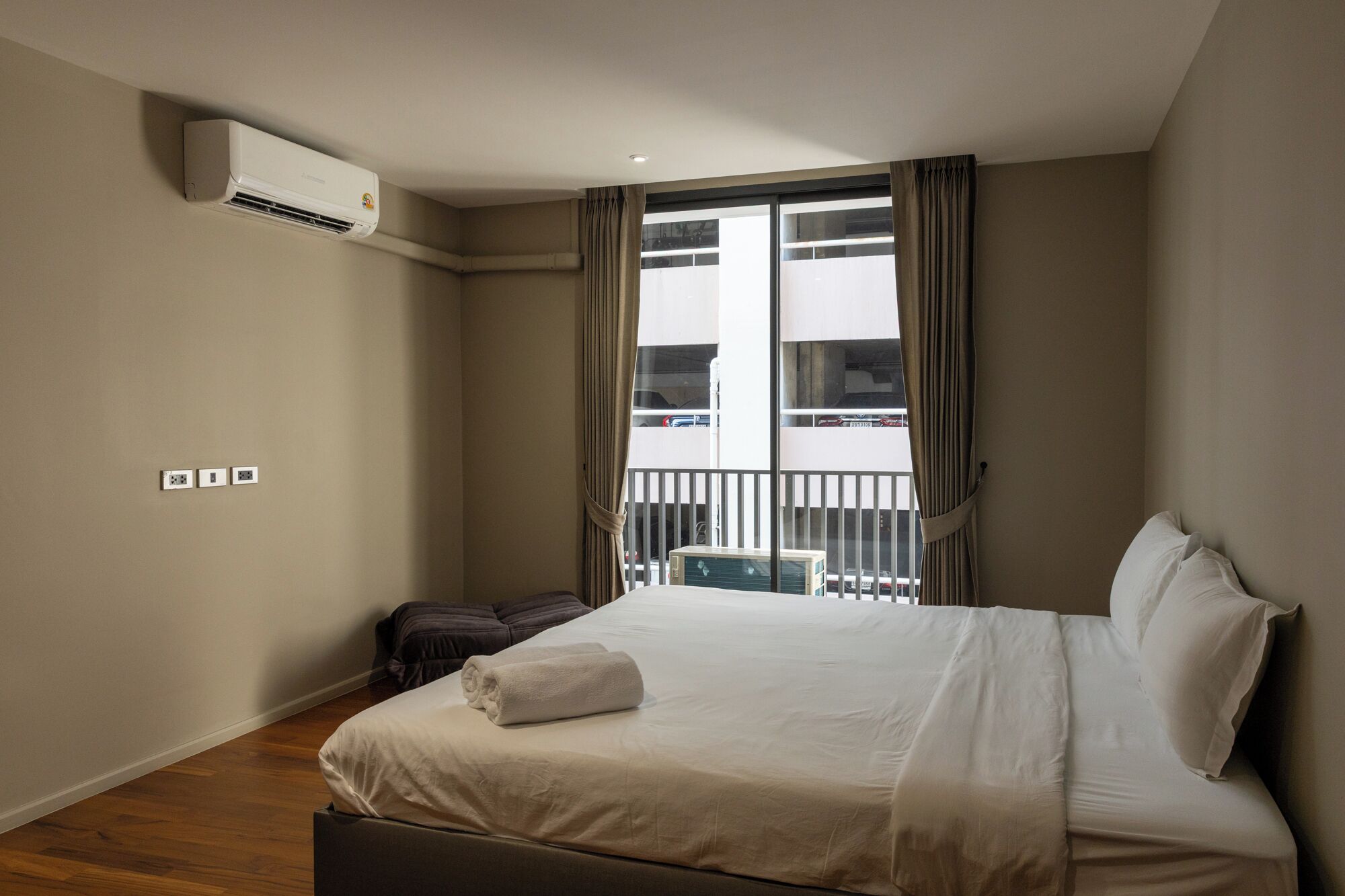 Quarto Familiar, 2 quartos | Secretária, Wi-fi grátis, roupa de cama fornecida 