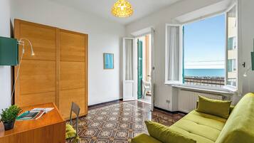Apartamento família, 3 quartos, sacada, de frente para o mar (Amiadò) | Área de estar