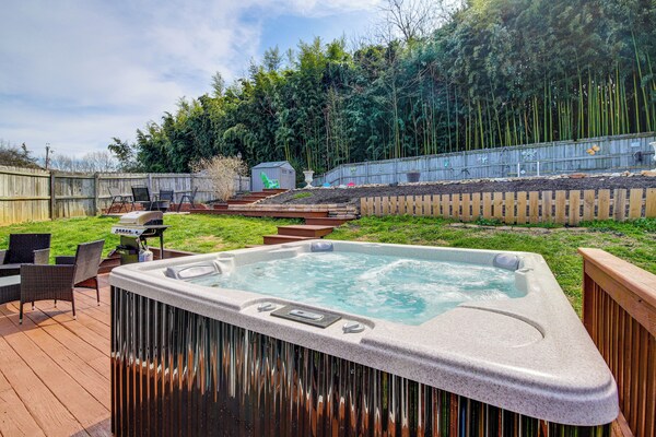 3 Mi To Ut & Market Square: Poolside Retreat! - Fort Loudoun Lake, TN