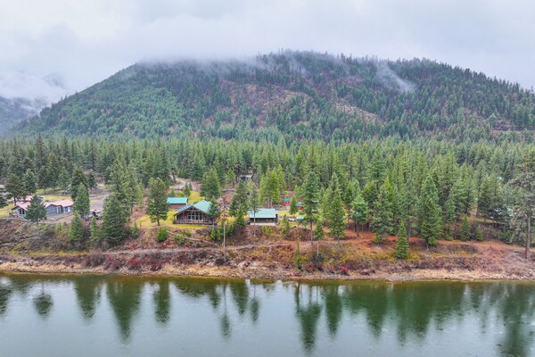 Riverside St Regis Cabin W/ Fire Pit + Grill - Montana