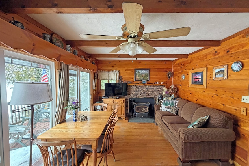 Family-friendly Charming Lakefront Home On Quiet Northern Lake George, Ny - Hague, NY