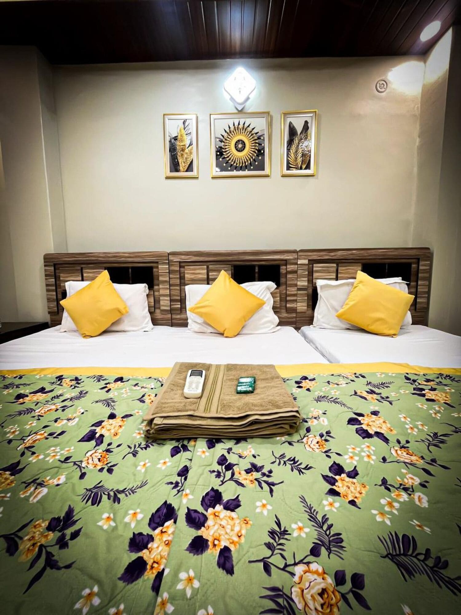 Quarto Triplo Deluxe, Vista para a cidade. Shiv Balaji Guest House Varanasi