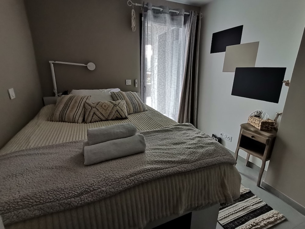 Coco on peaceful 37m2 between lake and mountains Reviews, Deals ...