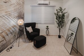 Estúdio Clássico, não fumadores, kitchenette | Cofre no quarto, secretária adequada para computadores portáteis 
