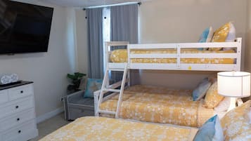 Apartamento, várias camas, varanda (Galleon Bay #308) | 2 quartos, com decoração personalizada, com mobília individualizada