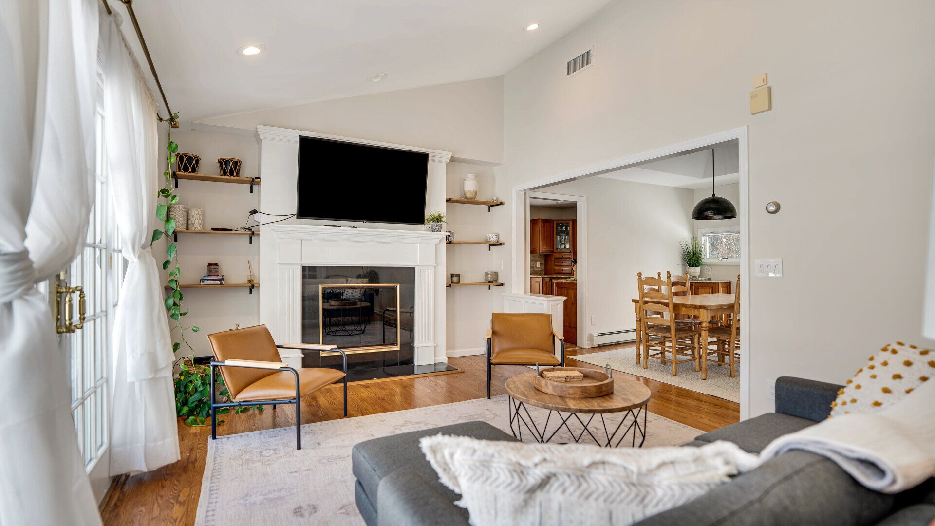 Beautiful Hampton Bays Home With A Private Heated Pool, Minutes To Shinnecock - Riverhead, NY