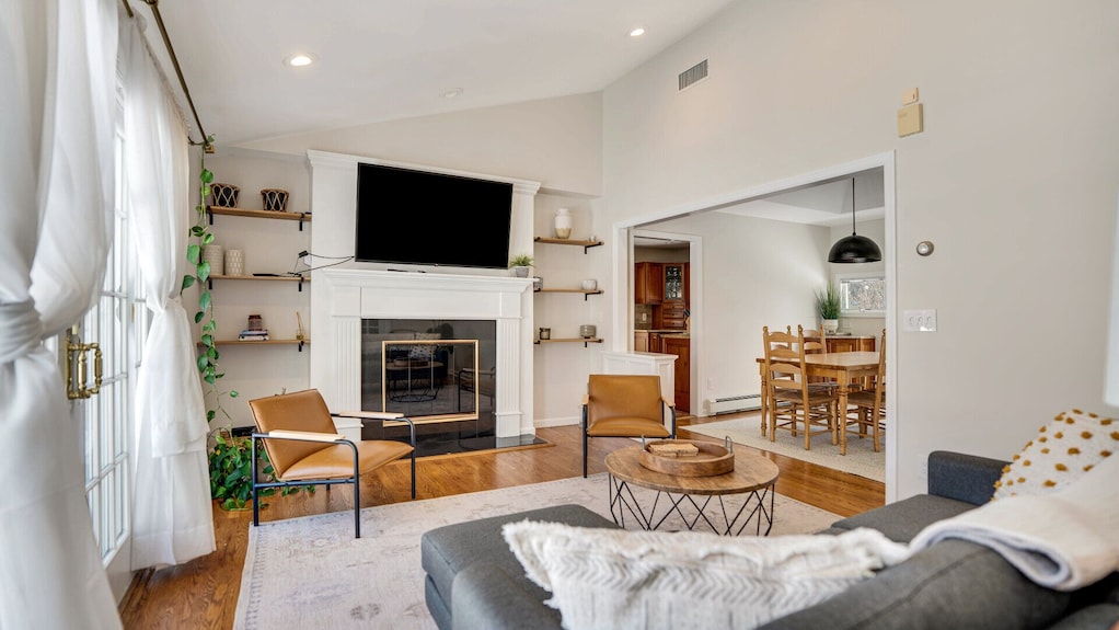 Beautiful Hampton Bays Home With A Private Heated Pool, Minutes To Shinnecock - Long Island, NY