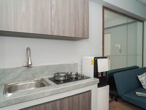 Apartamento Standard | Cozinha privada | Uma chaleira elétrica 