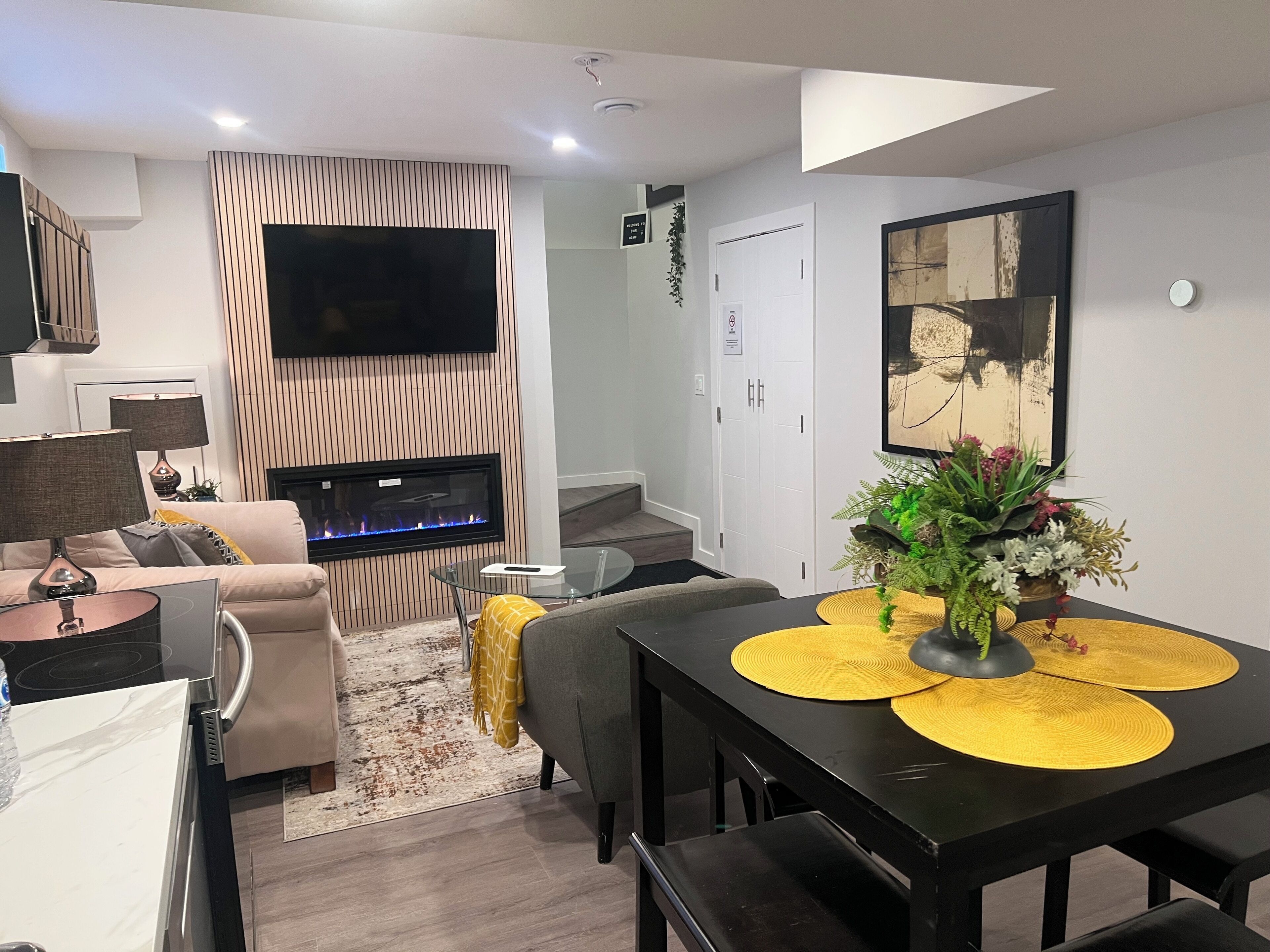 Rosemarys Cozy Corner - 2 Bedroom Suite W/private Entry In Brighton - Saskatoon