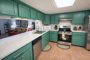 Apartamento, várias camas, pátio, vista para a piscina (Habitat 1) | Cozinha privada