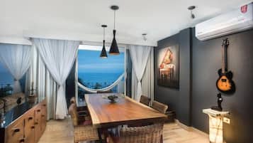 Apartamento Superior em Condomínio Fechado, varanda, vista para o oceano | Restaurantes