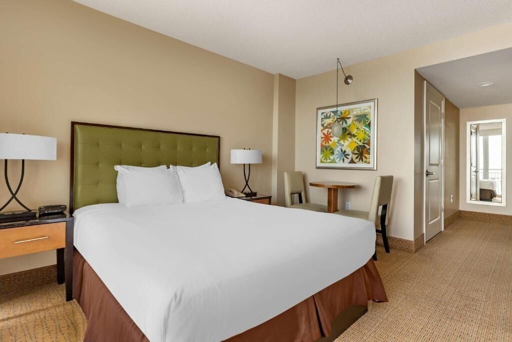 Stunning Beachfront Unit Near Neptunes Park & Fun Activities - Virginia Beach, VA