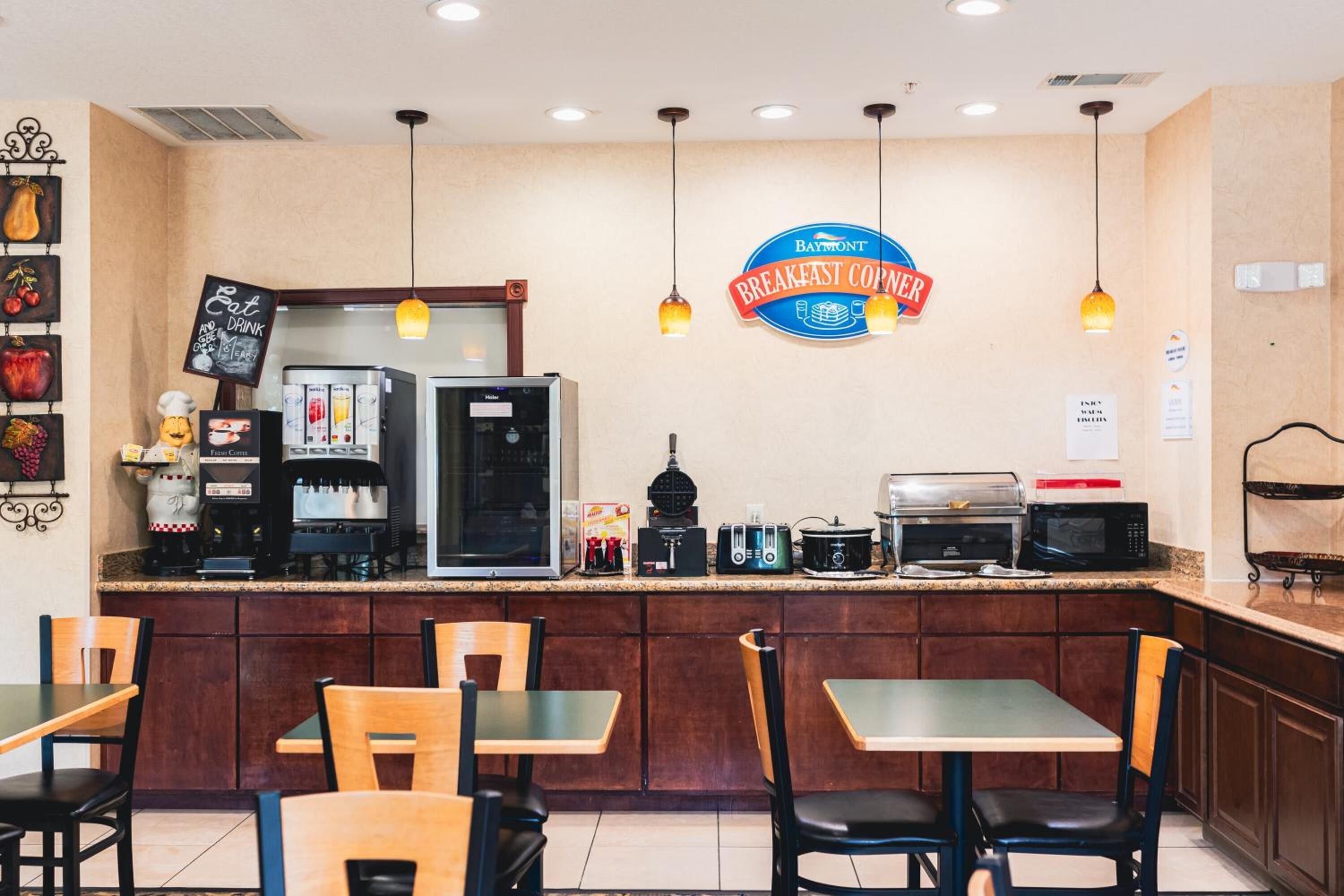 Well-equipped Pet-friendly Room Nearby Local Fun! Explore Tyler Rose Garden! - Tyler, TX