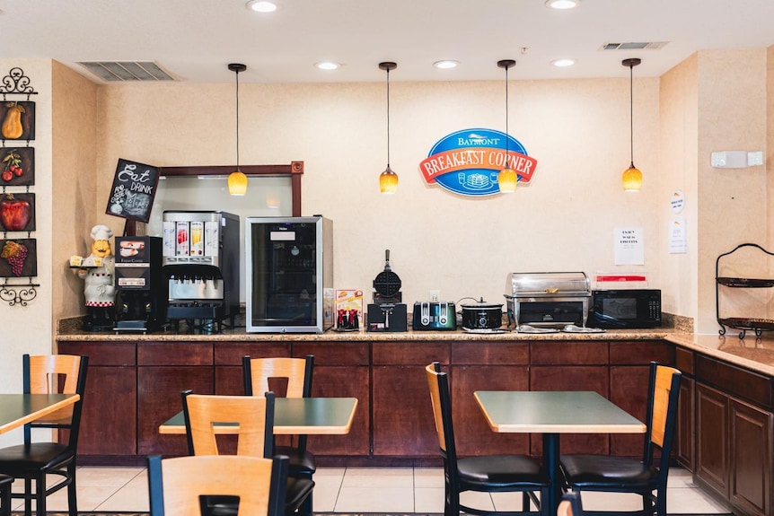 Well-equipped Pet-friendly Room Nearby Local Fun! Explore Tyler Rose Garden! - Tyler, TX