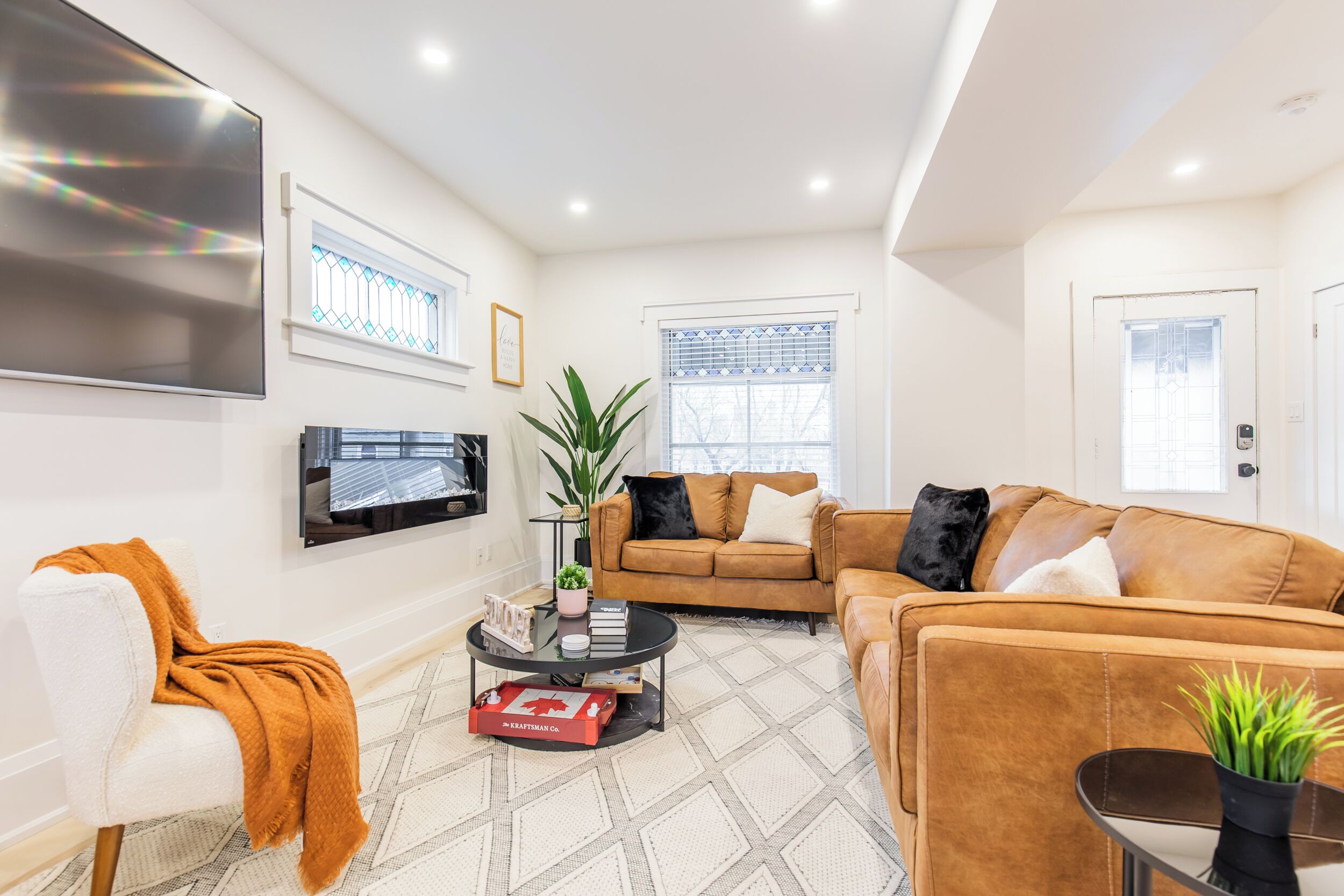 Luxury 5br Family Oasis W/ Gameroom/king Bed/hot Tub/pool - Niagara Falls