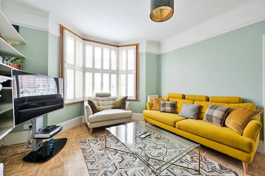 Chic House With Free Parking And Private Backyard - Watford