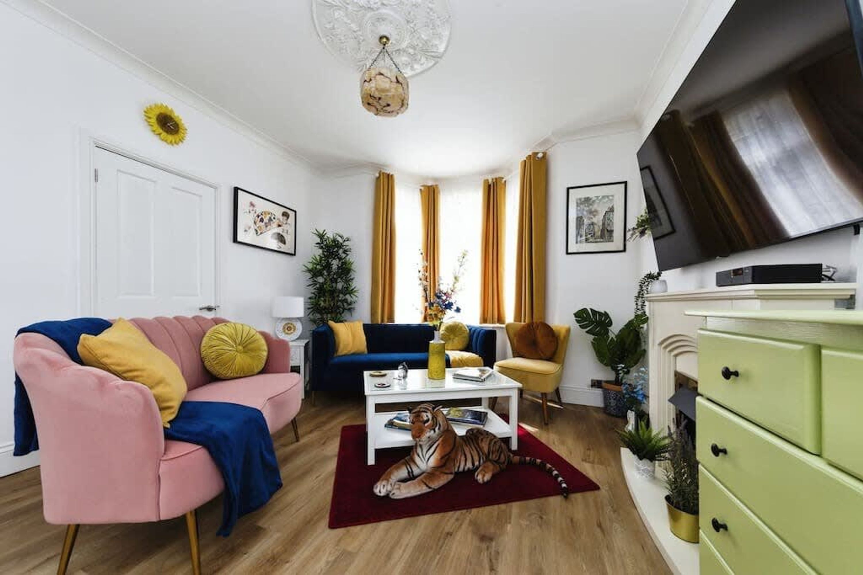 Elegant 3-bedroom House In London - Croydon, UK