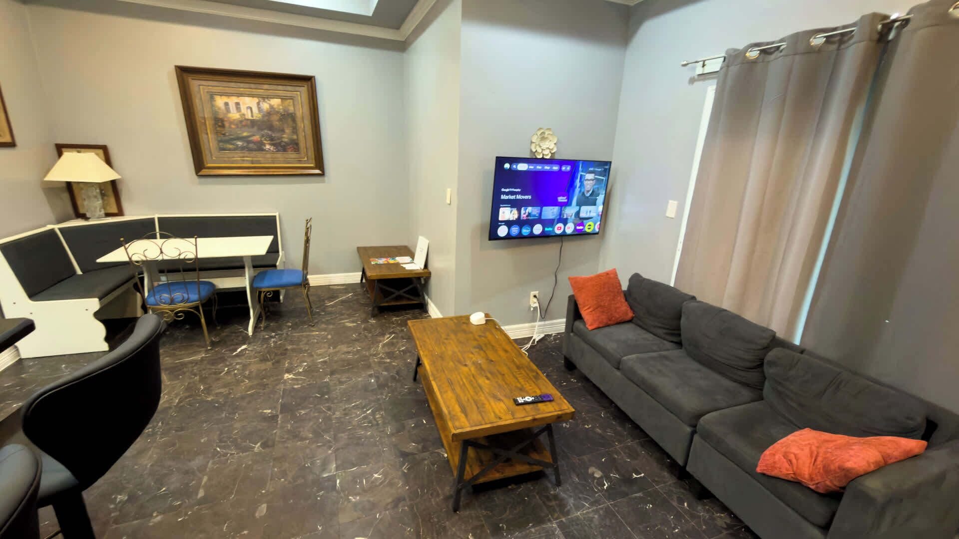 Apartamento, várias camas, cozinha, vista para a piscina (Harbor by the Sea #2) | Área de estar