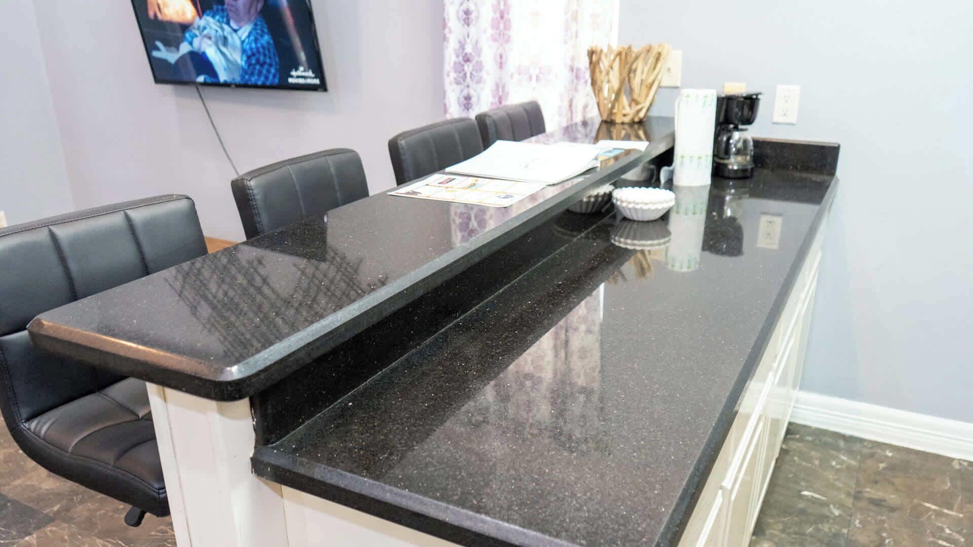 Apartamento, várias camas, cozinha, vista para a piscina (Harbor by the Sea #4) | Restaurantes