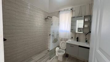 Apartamento, 1 quarto, pátio | Casa de banho