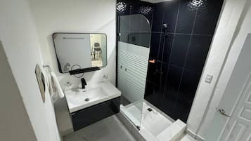 Apartamento, 1 quarto, acessível, pátio | Casa de banho