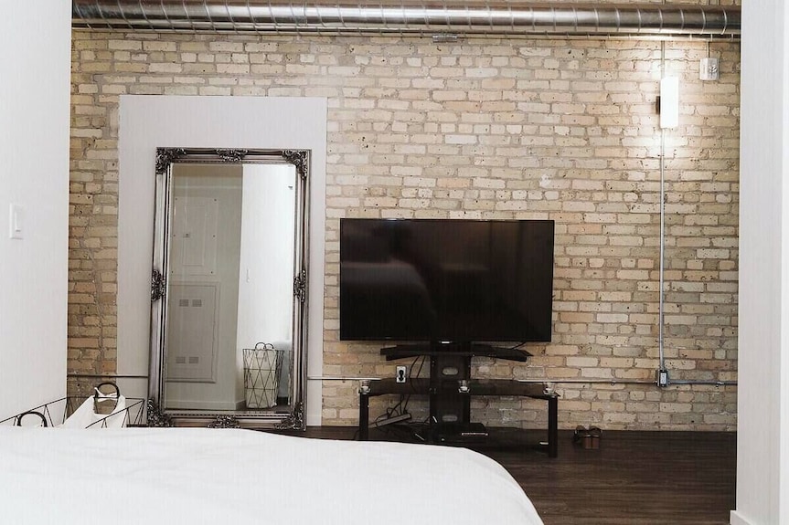 Cozy Exchange District Suite | 1 Bed | 1 Bath | - Winnipeg