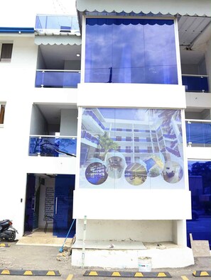 Apartamento, 1 quarto, varanda | Detalhe da fachada