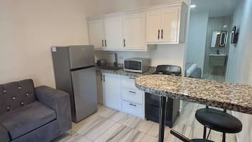 Apartamento em Condomínio Fechado, 1 quarto, pátio | Interior