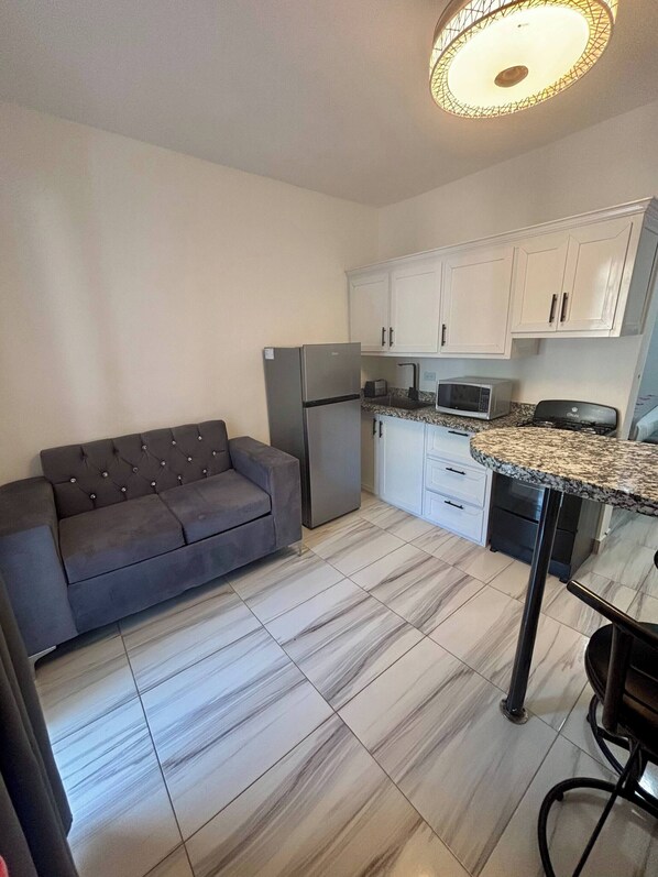 Apartamento em Condomínio Fechado, 1 quarto, pátio | Interior