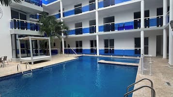 Apartamento em Condomínio Fechado, 1 quarto, pátio | Piscina