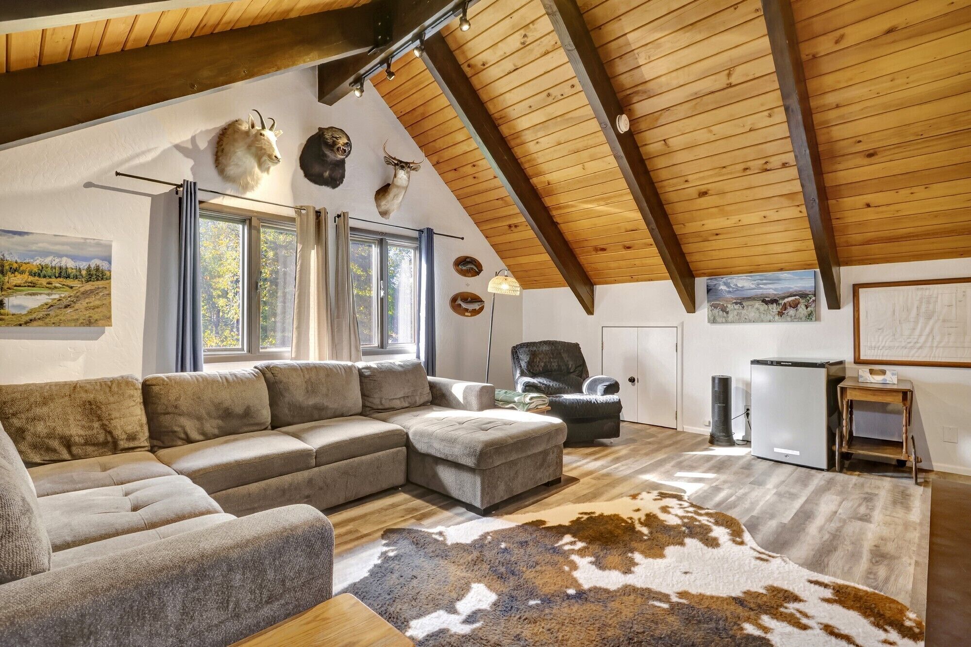 Alaskan Ranch ~ 2 Bedroom, 2 Bathroom - Anchorage, AK