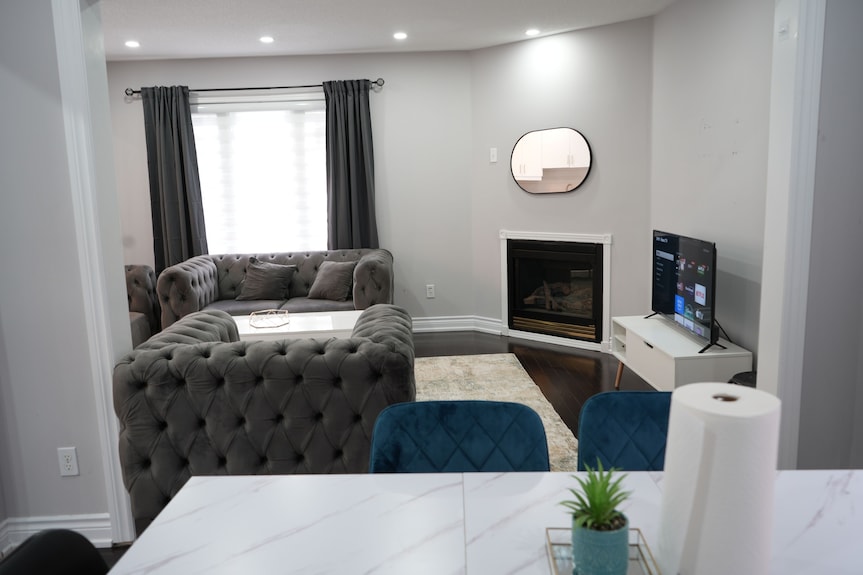 Spacious 6br Family Home | Game Room & Large Groups - Brampton