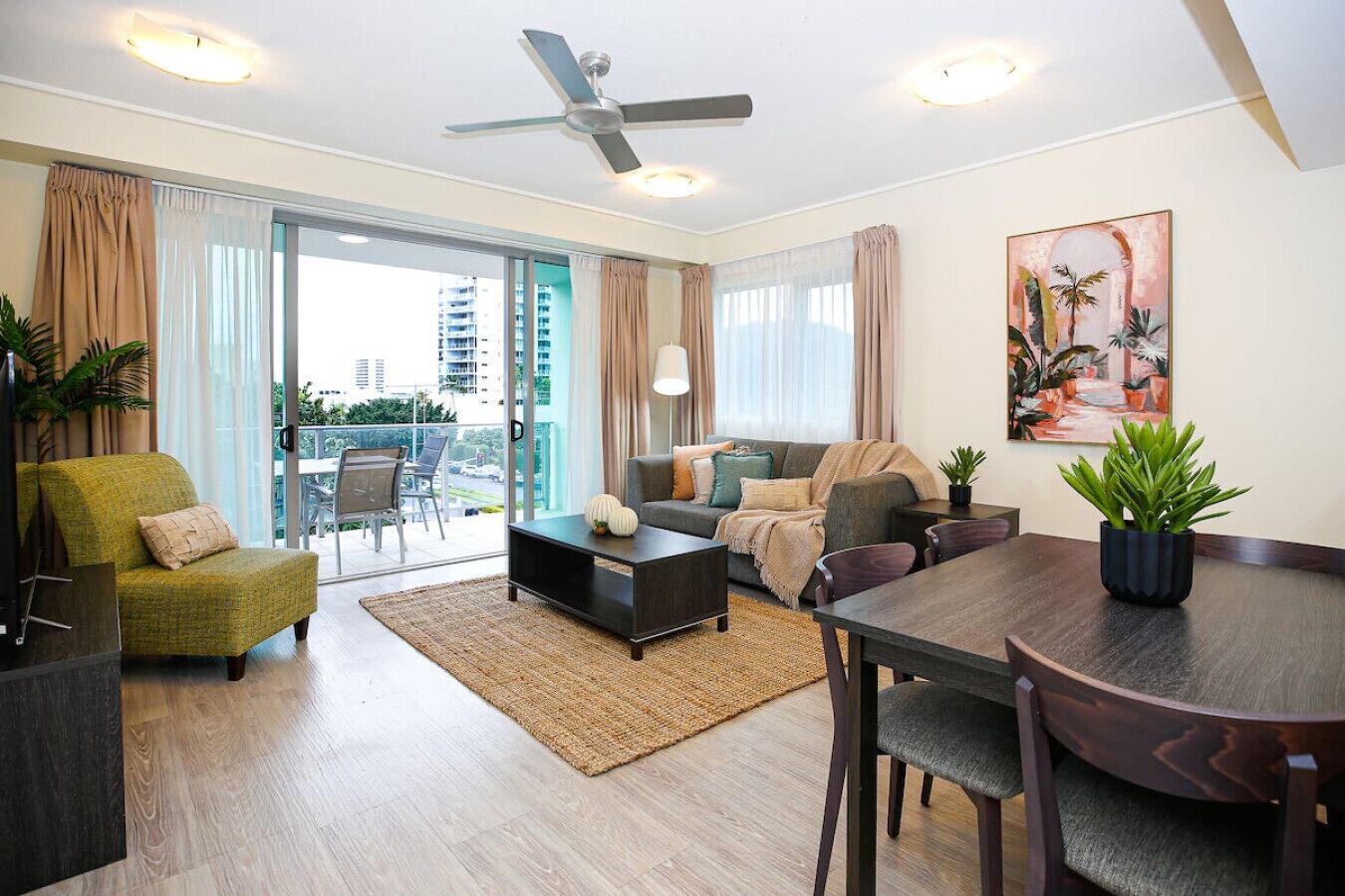 Aveline Dual-key At Mantra Trilogy | Pool & Gym Steps To Esplanade - Cairns Convention Centre