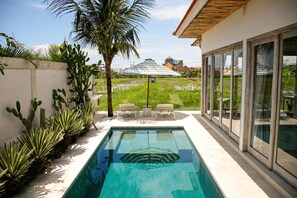 Vila conforto, varanda, vista para a piscina | Piscina | Piscina externa