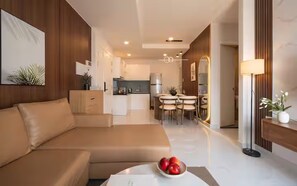Apartamento superluxo, 2 quartos, cozinha | Área de estar | Smart TV 55 polegadas com canais digitais