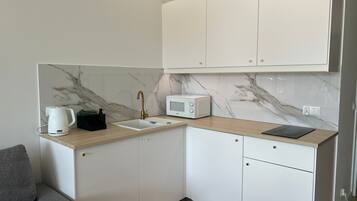 Suite-Estúdio Comfort, varanda, Vista para a cidade | Cozinha privada