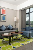 Suite Standard, 1 cama king-size, ar condicionado, vista para a colina | Edredões de penas, secretária 